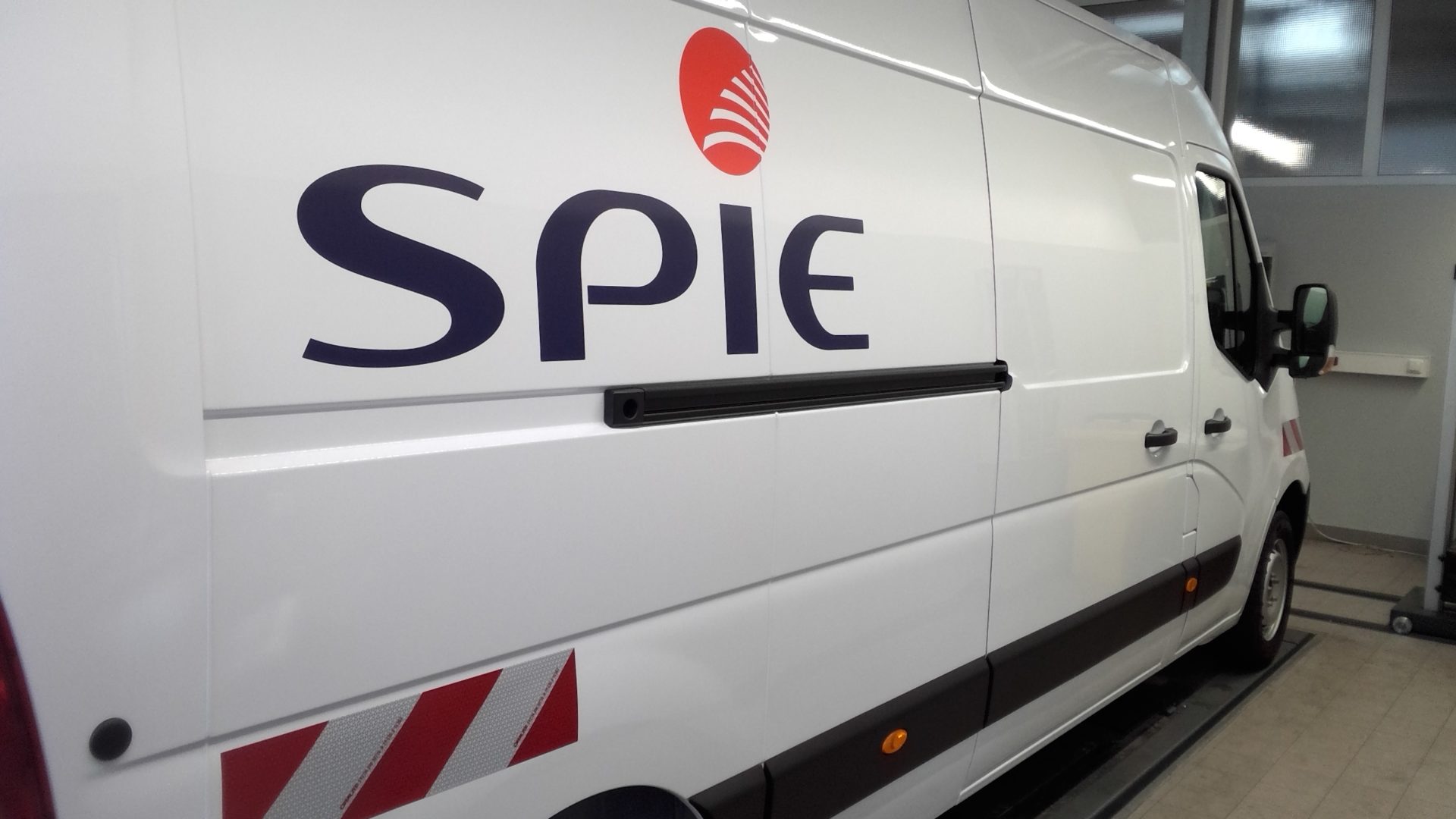 SPIE: Fuhrpark umfolieren mit SIGNal - FLOTTENBESCHRIFTER